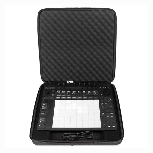 UDG は、Ableton Push 3 に適合する超軽量 EVA ハードケースを開発しました。耐久性のある軽量の圧縮成型 EVA 素材で作られ、ラミネートナイロンの外装で構成されているこのケースは、落下、傷、液体から機材を保護します。Ab...