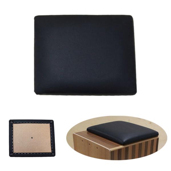 北海道の国産カホンブランド「Decora43」によるハンドメイドのカホン用座布団（小）。カホンに乗せて使用することで滑り止め効果とクッション性で疲れを軽減できるアイテムです。サイズ：230ｘ280ｘ30mm＜MDF（板材）+ウレタン+合皮＞...