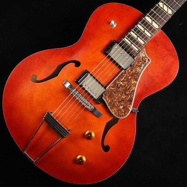 卓越したプレイアビリティとスタイルという5th Aveの哲学を継承しつつ、甘くまろやかな丸みを帯びたクラシックなヴィンテージ・トーンを奏でるディープな「ジャンボ」ボディを持つ次世代アーチトップモデル。カナディアンワイルドチェリーボディは軽量...