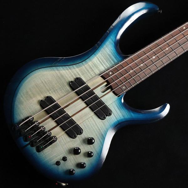 モデル名に付けられた「LM」は「Light Multi Scale」を意味します。1弦側が一般的なベースと同じ34インチ、5弦側は心地よくLow-Bを鳴らすための35インチ。この1インチの違いが従来のマルチスケール・ベースにありがちな「弾き...