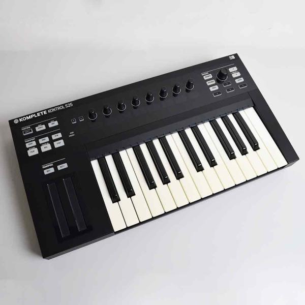 KOMPLETE 10、KOMPLETE 10 ULTIMATEとの今までにないほどのスムーズな連携。高品位Fatar社製キーボードで実現した上質な使用感。さらに、タッチセンサー式ノブで、主要なソフトウェア・パラメーターを直感的にコントロー...