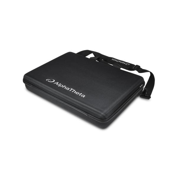 ※OMNIS-DUO本体は付属しませんOMNIS-DUO専用のDJバッグです。デュラショックEVAで作られたボディ、黒色のバリスティックポリエステルやフリースの裏地、凹凸のあるスポンジで構成されたこのバッグは、衝撃や擦り傷から機材を保護する...