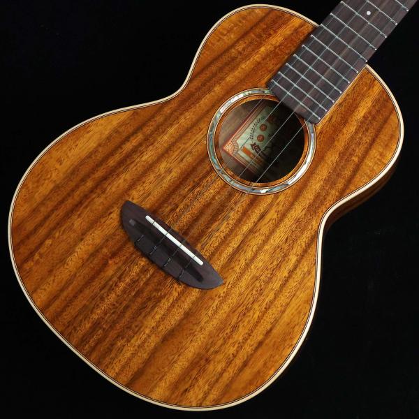 個性的なデザインと独創的な設計で近年人気の高まりを見せている台湾発祥のブランド「aNueNue(アヌエヌエ)」。こちらは、ボディに厳選された単板の台湾アカシアを採用した日本限定のテナーウクレレです。個体ごとに異なる個性的な杢目はコア材ならで...