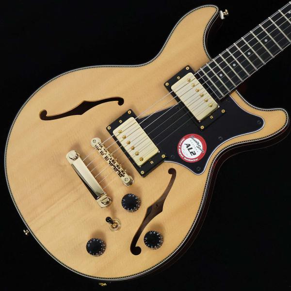 Seventy Sevenを代表する定番人気モデルがJapan Tune-up Seriesから復活しました。軽量で取り回しの良い小ぶりなチャンバード・セミホロウボディ、反応の良いアタックを生み出すスプルーストップ、ハーフヘリンボーンのパー...