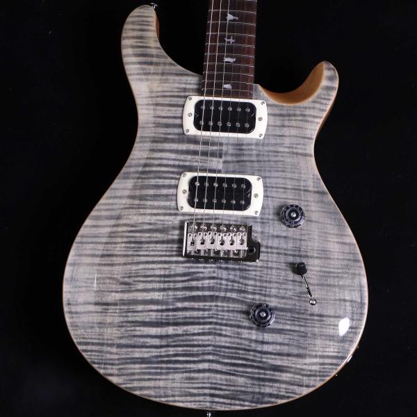 圧倒的なコストパフォーマンスで人気のPRS SE Custom24が入荷しました。発売以来マイナーチェンジを繰り返しながらロングセラーとなっておるSEシリーズのカスタム24、最新の仕様であるヘッドストックのロゴがPaul Reed Smit...