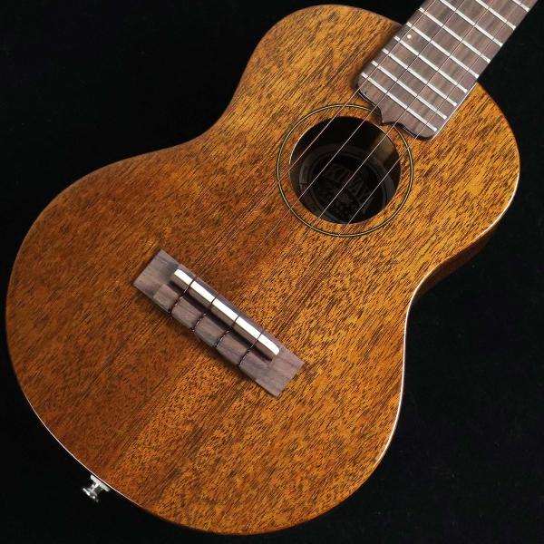 1919年創業の老舗キワヤ商会が2004年から海外に向けて「KIWAYA」のブランドで日本製ウクレレの出荷を始めました。以来、Made in Japanのクオリティは世界的にも高く評価され今日でも多くのプレイヤーに絶大なる支持を得ています。...