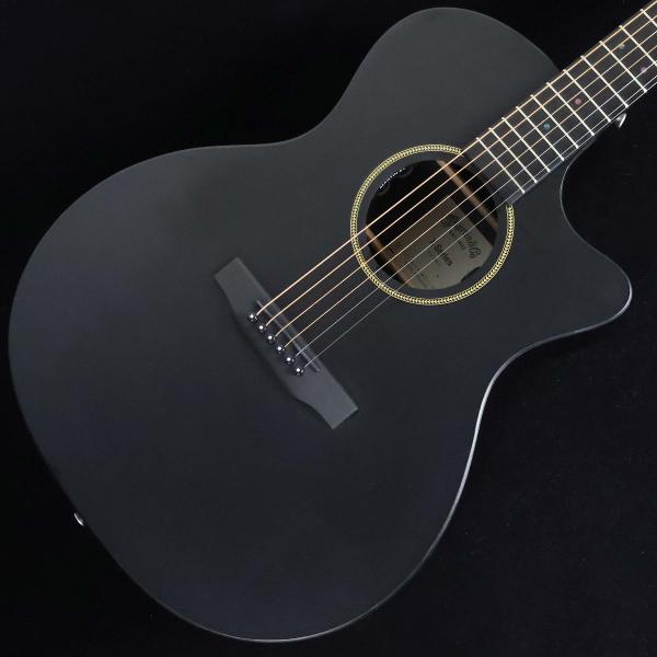 森林保護を目的とした活動の一環として開発されたXシリーズ。ボディには木の繊維を特殊な方法でプレスした圧縮合板材「ハイ・プレッシャー・ラミネート」を採用。こちらはグランド・パフォーマンス・ボディのカッタウェイ・シリーズ。ボディにはブラックのハ...