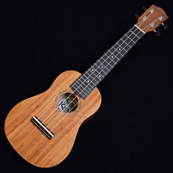 豊かな音量と歯切れの良いサウンドのスタンダードボディ。アカシアコアの美しい木目を活かす塗装も魅力です。Kaalaウクレレは厳選された上質な木材を、高い技術を持つ国内の工場で組み上げたこだわりのウクレレです。ハワイをはじめ各国から輸入された木...