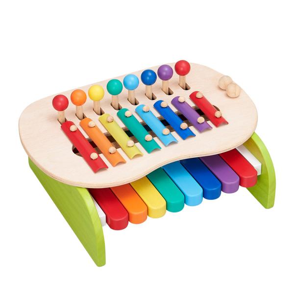 鍵盤を押すと、音と連動して丸いモチーフがぴょんぴょんと跳ねます。音と動きが連動することで、相乗効果で大きな喜びを感じ、関係性に興味を持つきっかけになる商品です。天板の上に鉄琴が出ているので、それをバチで叩いて遊ぶこともできます。強弱などの指...