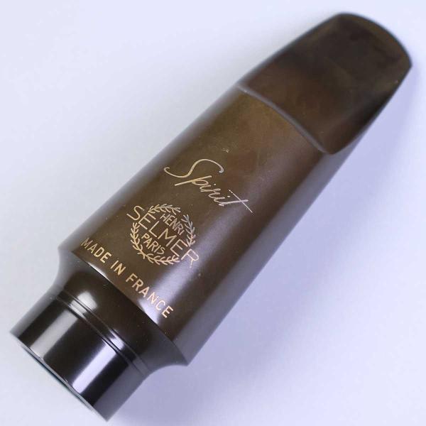 フランスの人気ジャズプレイヤー、ピエリック・ペドロン氏との共同開発で生まれました。バランスの取れたチューニングやコントロールのしやすさは、ジャズマウスピースではありえない程の演奏中の心地よさが得られます。本体にすり傷・変色がございますが演奏...