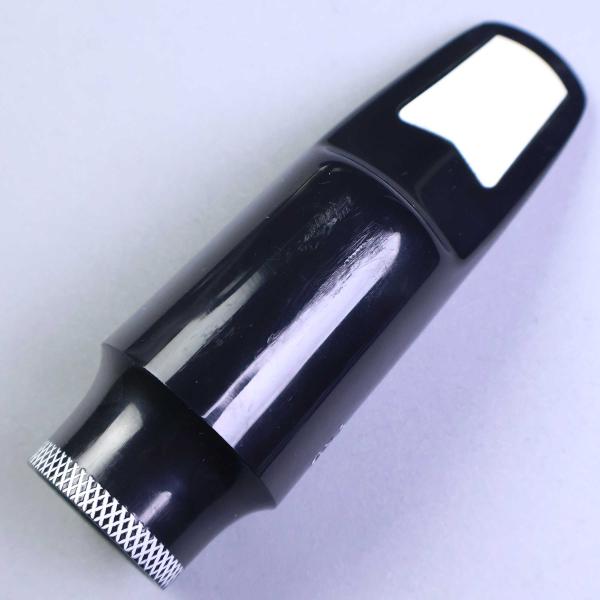 明快な音とムラのない響きが得られます。目立つ存在であったりアンサンブルで調和する能力を持ち、万能性が際立っています。ジャズ向きですが、ロック・ファンク・電子音楽でも十分な力を発揮します。様々な場面で演奏でき、ソロでもアンサンブルでも聴きばえ...