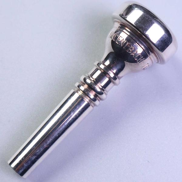 世界中でプロフェッショナルから初心者まで最もよく使われています。貧弱な楽器をレベルアップさせ、良い楽器はいっそう良くなります。豊かな音量で、イントネーションに優れ、高い音から低い音まで反応がよく、響きが豊かで全音域にわたって音の粒が揃い、適...