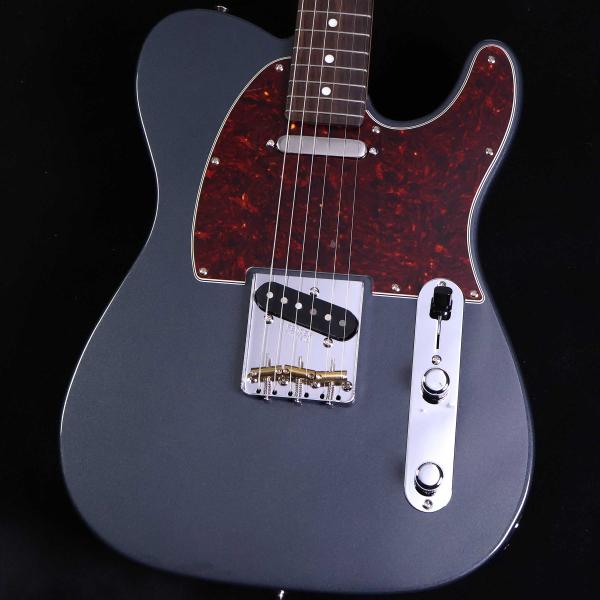 Hybrid II Telecasterは、定評あるアルダーボディに新設計のHybrid II Custom Voiced Single Coilピックアップを装備し、ヴィンテージスタイルのスランテッドブラスサドル仕様のブリッジを搭載。ヴィ...