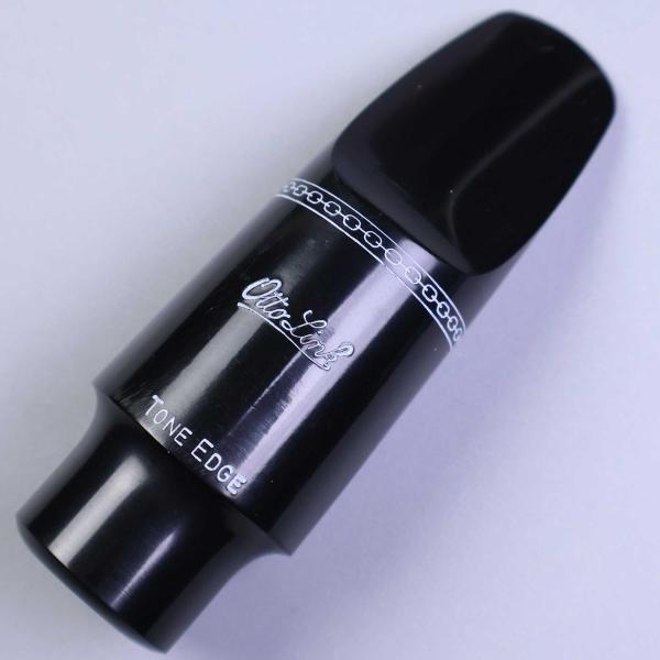 バッフルはロールオーバー型で、チェンバー容積を大きく取るため、ややくぼんだ形状に加工されています。全音域に渡ってコントロールのし易さにも定評があります。本体に擦り傷・変色、外箱にダメージがございますが通常使用において問題はございません。【o...