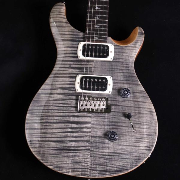 圧倒的なコストパフォーマンスで人気のPRS SE Custom24が入荷しました。発売以来マイナーチェンジを繰り返しながらロングセラーとなっておるSEシリーズのカスタム24、最新の仕様であるヘッドストックのロゴがPaul Reed Smit...