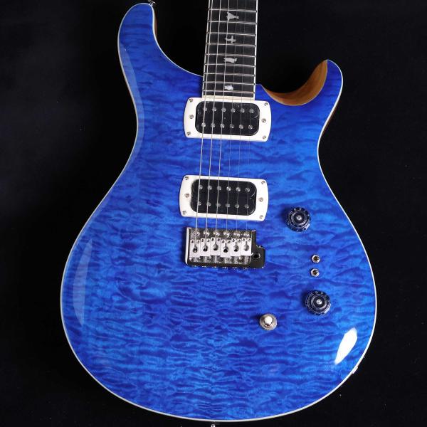 SE Custom 24-08 Quiltは、オリジナルのUSA製Custom 24のメイプル・トップ、マホガニー・バック、ローズウッド指板、24フレット、25インチ・スケール、バード・インレイ、2基のハムバッカー、ヘッドのシグネチャー・ロ...