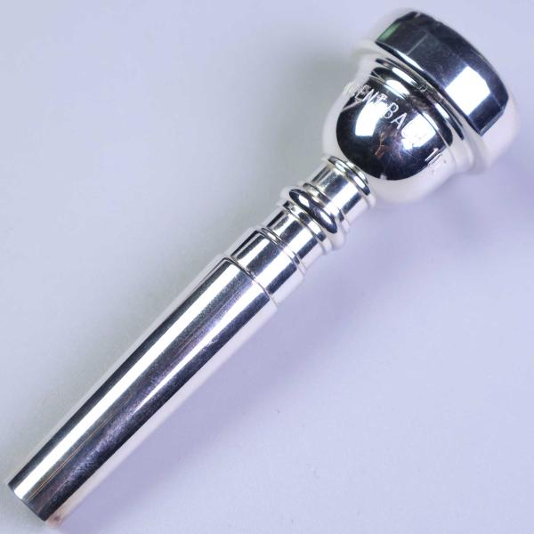 世界中でプロフェッショナルから初心者まで最もよく使われています。貧弱な楽器をレベルアップさせ、良い楽器はいっそう良くなります。豊かな音量で、イントネーションに優れ、高い音から低い音まで反応がよく、響きが豊かで全音域にわたって音の粒が揃い、適...