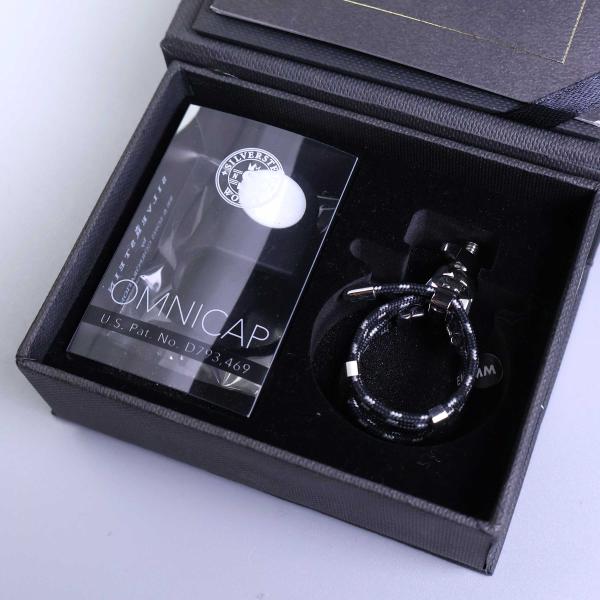 コード（紐）には、NASAの火星探索機「スカイクレーン」で使われるコードと同じテクノロジーを用いて作られたオリジナルドットコードを使用しています。2本のファイン・チューナー・バーとサウンド調節ネジにより、微細なコントロールを可能にした“リガ...