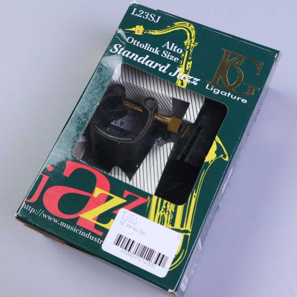 BG L23SJ アルトサックス用ジャズリガチャー＆キャップ（オットーリンク メタルに適合）本体に擦り傷、変色、パッケージにダメージがございますが演奏使用において問題はございません。【ol_mp】