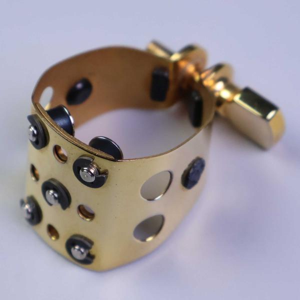 パーツのレイアウトを変更することで音色・吹奏感をお好みに合わせてカスタマイズ可能。本体に擦り傷、変色、パッケージにダメージがございますが演奏使用において問題はございません。【ol_mp】