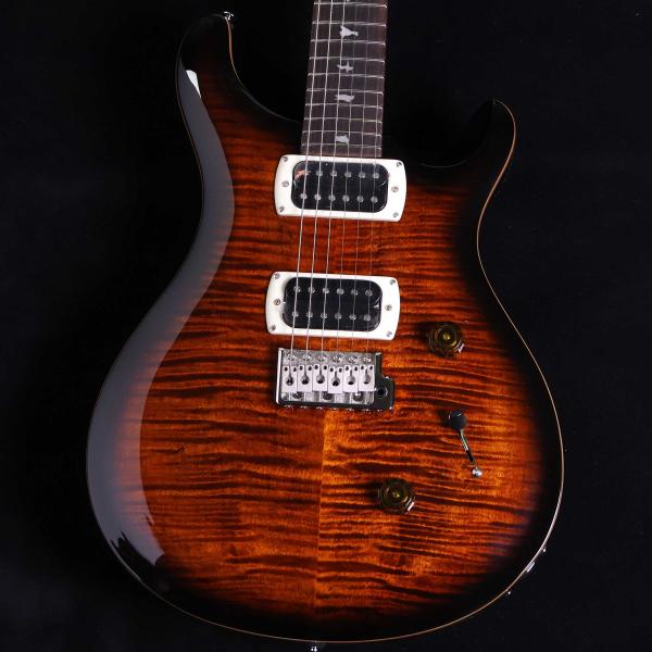 圧倒的なコストパフォーマンスで人気のPRS SE Custom24が入荷しました。発売以来マイナーチェンジを繰り返しながらロングセラーとなっておるSEシリーズのカスタム24、最新の仕様であるヘッドストックのロゴがPaul Reed Smit...