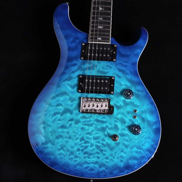 SE Custom 24-08 Quiltは、オリジナルのCustom 24のメイプル・トップ、マホガニー・バック、ローズウッド指板、24フレット、25インチ・スケール、バード・インレイ、2基のハムバッカー、ヘッドのシグネチャー・ロゴ、そし...