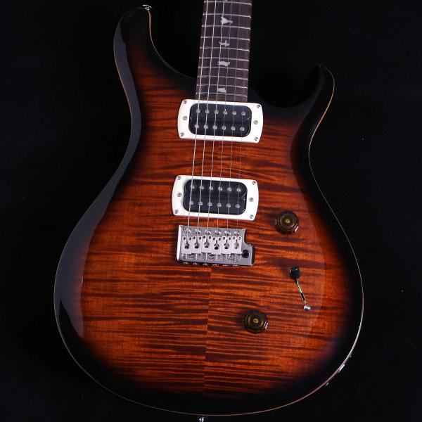 圧倒的なコストパフォーマンスで人気のPRS SE Custom24が入荷しました。発売以来マイナーチェンジを繰り返しながらロングセラーとなっておるSEシリーズのカスタム24、最新の仕様であるヘッドストックのロゴがPaul Reed Smit...