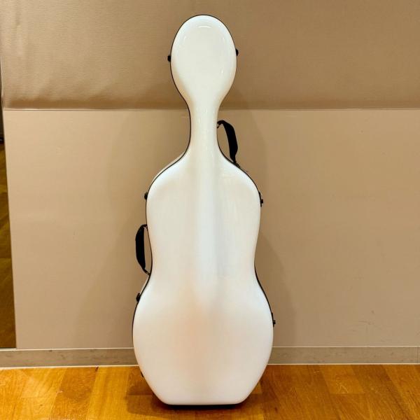 頑丈、軽量だけでなく、使いやすさにこだわったチェロケース。光沢ある仕上がりで、カーボン柄がポイント。ケース：約3.4kgストラップ：約0.5kgストラップ2本※リュック可