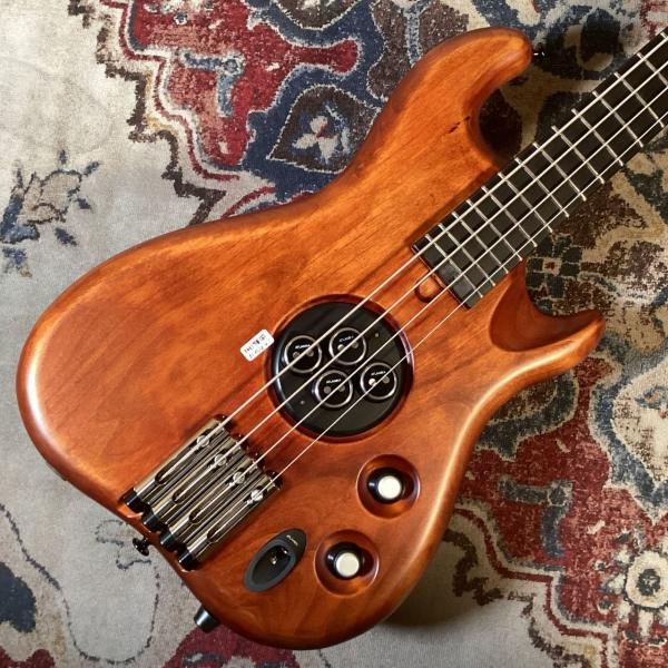 木材はアルダーボディ、メイプルネック、エボニー指板、パネルマウント非回転式ARCピックアップ搭載のGarlandが入荷です。推奨位置として45度で取り付けられたARCは絶妙な繊細さとアタック感を兼ね備え、扱い易いサウンドをアウトプットします...