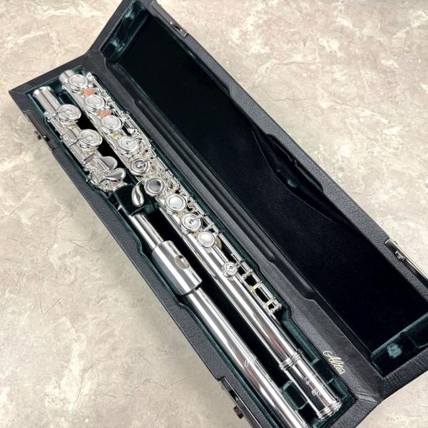 エントリーモデルのスタンダードシリーズ。アルタスでは妥協を極力排し、徹底したこだわりを持って製作しています。ハンドメイドモデルと同じ座金や、キイカップ、ポイントアーム、キイメカニズム等、クオリティの高さと優れたコストパフォーマンスを両立させ...