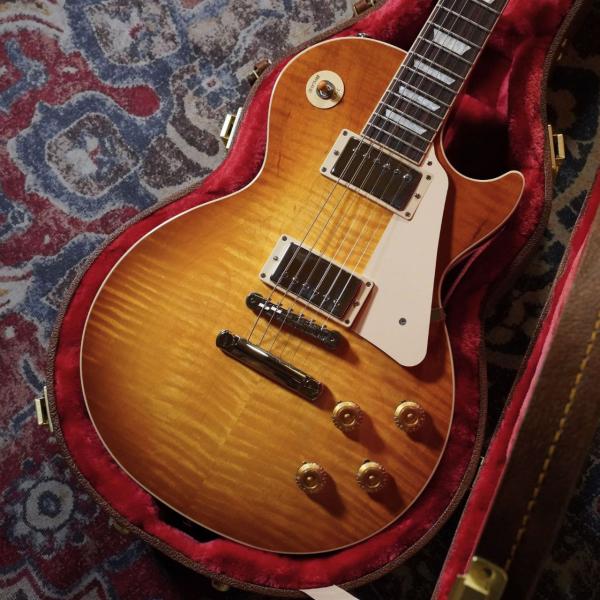 Les Paul Standard 50sにGibson Custom Shopで使用される美しいAAAフィギュアド・メイプルを採用した日本ディーラー限定モデル。ボディ・バックには厳選されたウェイトリリーフなしのマホガニーをセレクト。ネック...