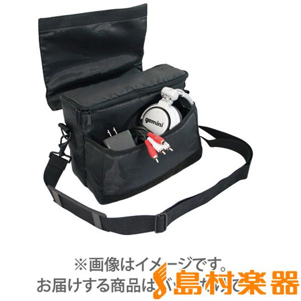 ［収納可能な種類が豊富な高品質サンプラーケース。］○特徴■サンプラーの持ち運びに便利なソフト・ケースです。■ポケットにはヘッドホンやアダプターなど収納可能です。■サンプラーだけに限らず、小物パーカッション、パソコンの周辺機器、オーディオ系ア...