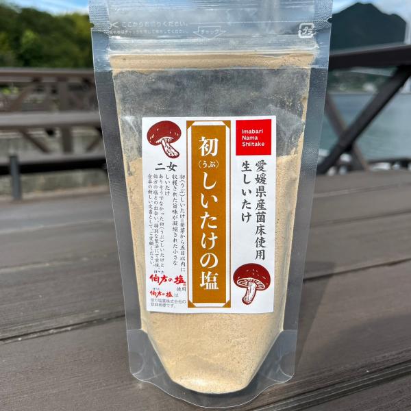 うぶしいたけと伯方の塩の入った万能だし塩です。調理用としてはもちろんですが、お刺身や天ぷらなどとも相性がよいです。特にしいたけ塩を使ったおにぎりは絶品です。***商品説明****■原材料名：　食塩、乾燥椎茸、いわし煮干し粉末調味料（アミノ酸...