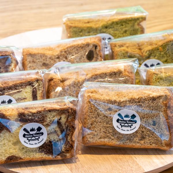 マーブル（チョコレート）、アールグレイ（ロンネフェルトの茶葉使用）、抹茶の三つのテイストが選べるシフォンケーキです。群馬県産の小麦を100%使用しています。クール便（冷凍）でお届けしますので、自然解凍してお召し上がりください。重量　約55g...