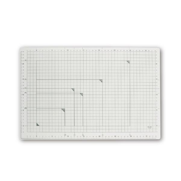 プラス カッターマット ＣＳ−Ａ３品番：CS-A3JANコード:4977564475581※メーカーの都合によりパッケージ及び内容量などが予告なく変更される場合があります。