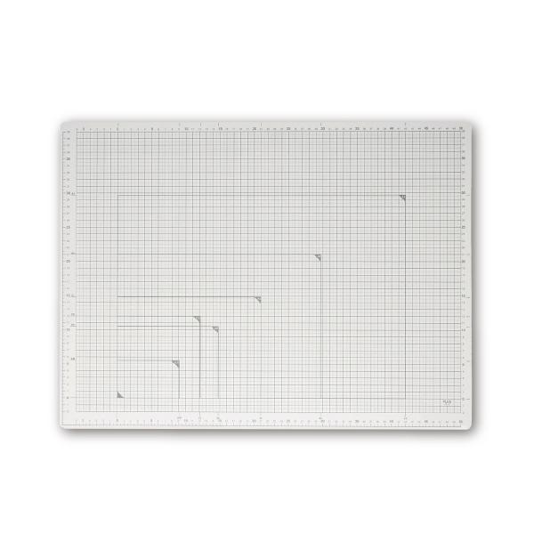 プラス カッターマット ＣＳ−Ａ２品番：CS-A2JANコード:4977564475604※メーカーの都合によりパッケージ及び内容量などが予告なく変更される場合があります。