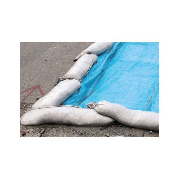 ・まくら土のう(輸入品)・長方形タイプの土のう。・道路工事などの排水に便利。・資材の重しとしての使用も可。・サイズ: 27cm×90cm・材質: ポリエチレン(本体)・色: ホワイト ・入数 : 400枚(50入袋×8)・メーカー直送品・北...