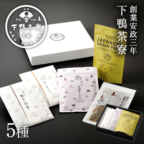 人気のご飯のお供4種に料亭のお出汁(10包)の入ったギフト向きの詰め合わせです。シンプルな化粧箱入りでどんなシーンでもお贈りいただけるギフトセットはいかがでしょうか。◆料亭のお出汁かつお節をベースにいわし煮干し・焼きあごを使用し、昆布・椎茸...