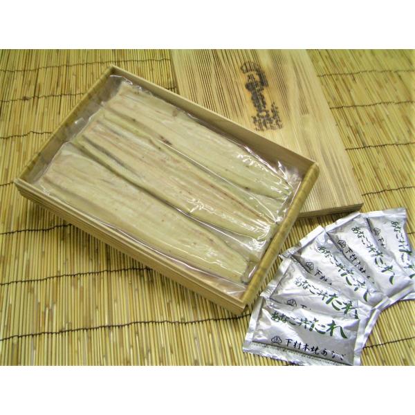 あなご好きの方にはたまらない新鮮なマアナゴを使用した、ふっくら柔らかな白焼きあなご！木箱入りでギフトに最適。天ぷらにしてお召し上がりいただくのがおすすめです。【木箱】白焼きあなご真空パック3〜5尾（400g）丼たれ60ml×5袋箱サイズ　縦...