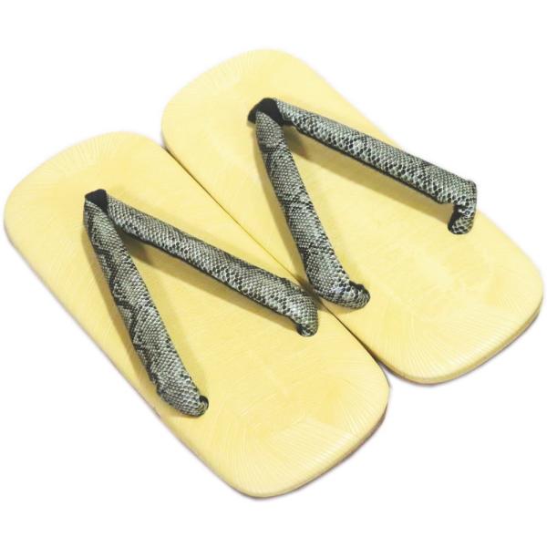 素材：表ビニール　底ライトサイズ　長さ約２６.５ｃｍ　巾約１１ｃｍ雪駄は小さく履く（踵が１ｃｍ〜２ｃｍ出る）のが粋な履き方とされています。この商品は当店実店舗でも販売しております。在庫数の更新は随時行っておりますが、お買い上げいただいた 商...