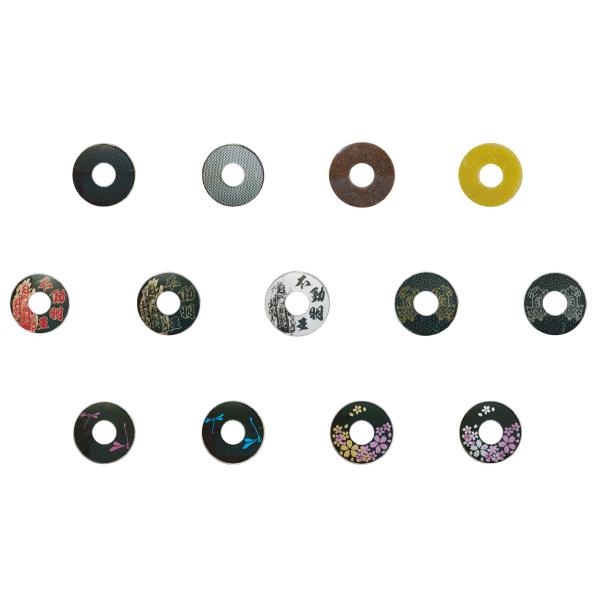 オシャレなデザインを施したプラスチック製の化粧ツバです。プレゼントや景品としてもおすすめです。裏側は茶色になっておりますので、試合や審査の際は裏返してご使用ください。《スペック》サイズ：M（36以下用）、L（37以上用）カラーバリエーション...