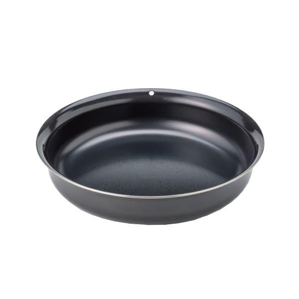 焚き火でも使える堅牢な鉄製フライパン。GORAとセットで収納できます。 GORAリフター（別売）とセットでご使用ください。 ●外形寸法：直径180X高さ37mm●重量：433g●材質：鉄(シリコンクリア塗装)