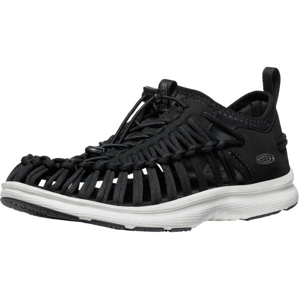 【商品概要】OPEN AIR SNEAKER. O3はオゾン、クローズドヒール ライトウェイトバージョン。UNEEK DNAである、パテント取得済みのインターロッキングコードシステムに、5mmのオーバルコードを使用。O3フォームの搭載により...