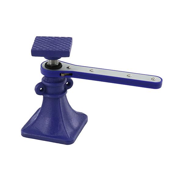 ラチェット機構付きでスムーズに操作できます。【用途】家屋の修理や軽作業。【機能・特徴】ラチェット機構付きで、左右の切り替えがワンタッチでできます。【仕様】●最低高さ：１４８ｍｍ。●最高高さ：２００ｍｍ。●揚程：５２ｍｍ。●揚量：５００ｋｇ。...