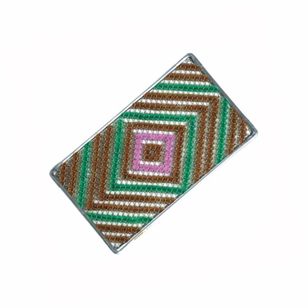 【JANコード】4903180300013【商品仕様】材 質：硬メッキ鉄線、縁：スチール亜鉛メッキ、ブラシ：PP厚 み：約22mm【サイズ】商品サイズ：360×600mm重 量：1.9kg【メーカ】山崎産業