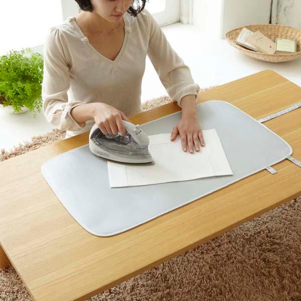 【JANコード】4903208078108【商品仕様】掛け面：綿100％（アルミコーティング）裏面：ポリウレタンフォーム【サイズ】掛け面（約）：W72×D40cm（取手含まず）収納時（約）：W6×D6×H40cm（取手含まず）商品重量（約）...