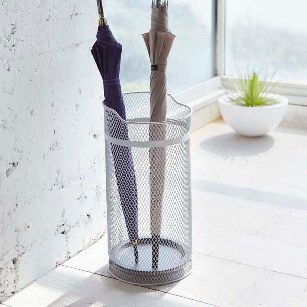 【JANコード】4903208079273【商品仕様】本体：スチール（粉体塗装）受皿： ポリプロピレン【サイズ】商品サイズ：W22×D22×H43cm商品重量：900g対応サイズ傘収納可能本数　約12本【メーカ】山崎実業【生産地】中国