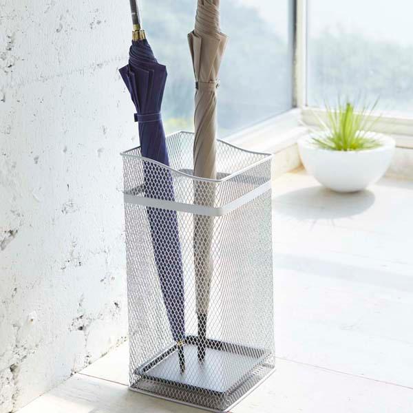 【JANコード】4903208079297【商品仕様】本体：スチール（粉体塗装）受皿： ポリプロピレン【サイズ】商品サイズ：W20×D20×H43cm商品重量：950g対応サイズ傘収納可能本数　約12本【メーカ】山崎実業【生産地】中国