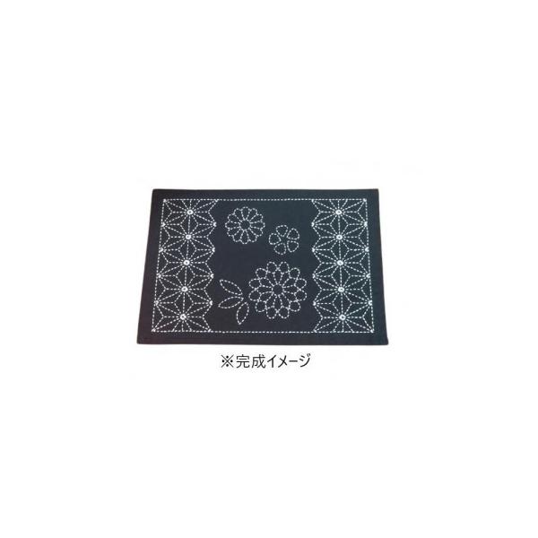 オリムパス 刺し子キット　ティーマット　古典菊と麻の葉 SK-312 素朴な温もりと安らぎが宿り、人の手から手へ伝えられていった伝統の文様。そんな伝統の技法を毎日使える身近なアイテムで♪簡単に本格的な刺し子がお楽しみ頂けます。 生産国:日本...