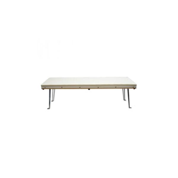 日本製　折りたたみ脚付きアイロン台　DXスチーム中アイロン台　67×40×26cm　15209 焼付け塗装のさびにくいメッシュ網でスチーム抜けが抜群です。高級フェルトとサンドイッチになっています。使用後は脚を折りたたみ、わずかな隙間に収納可...